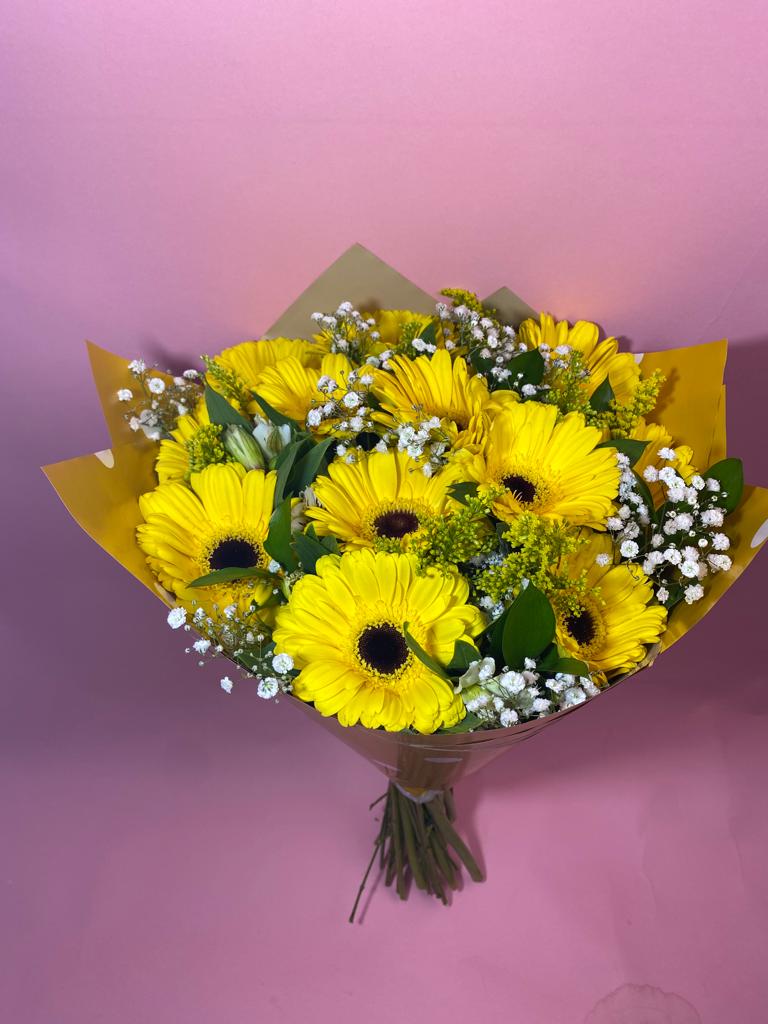 Bouquet De 12 Gerberas Con Follajes